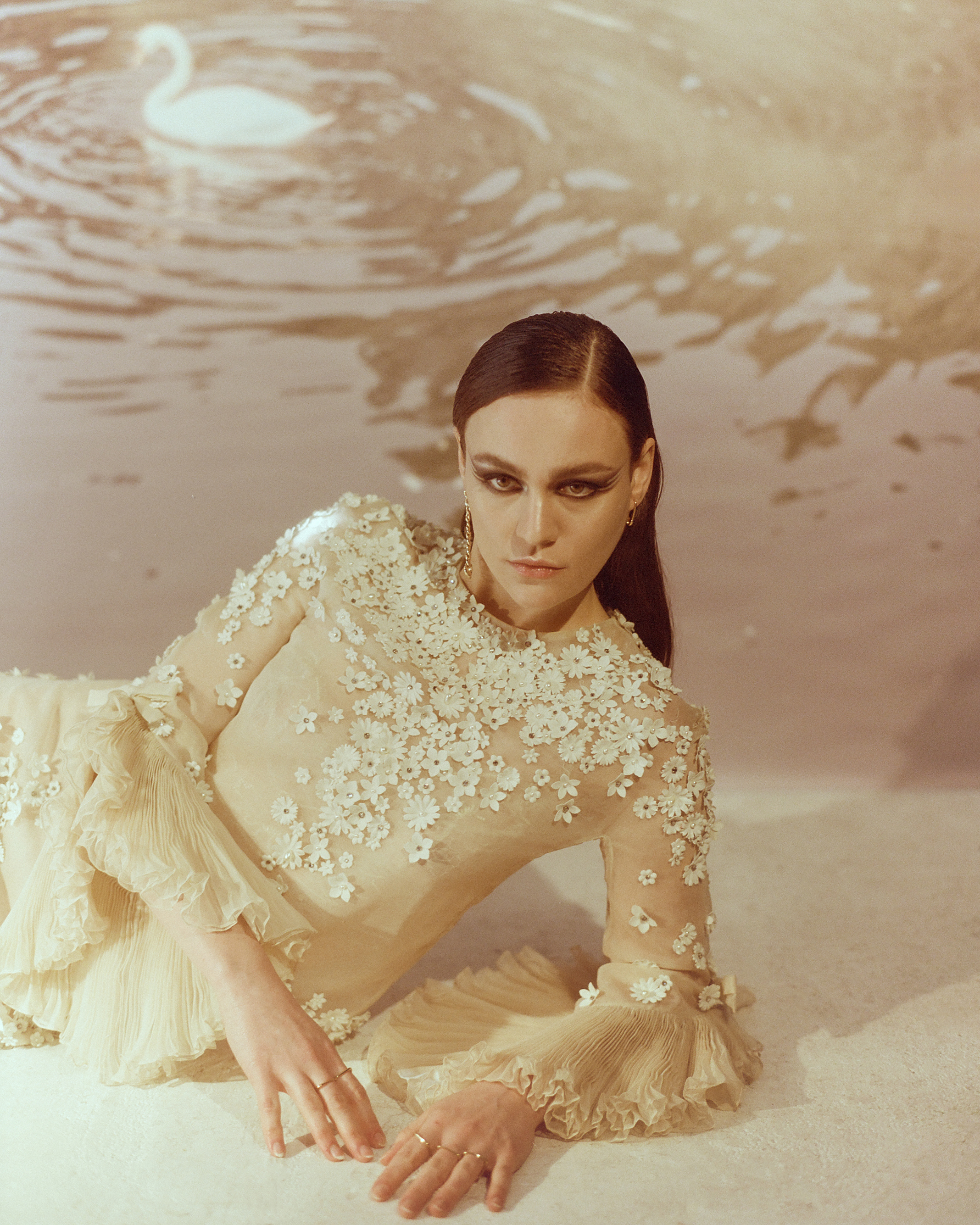 Sophie Skelton by Katherine McNamara – GRUMPY MAGAZINE